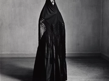 The Most Iconic Fashion Photographs | Fashion photos | elements productions